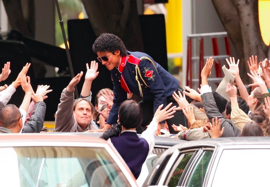 Są nowe zdjęcia z planu filmu o królu popu. To niesamowite, jak wygląda ...