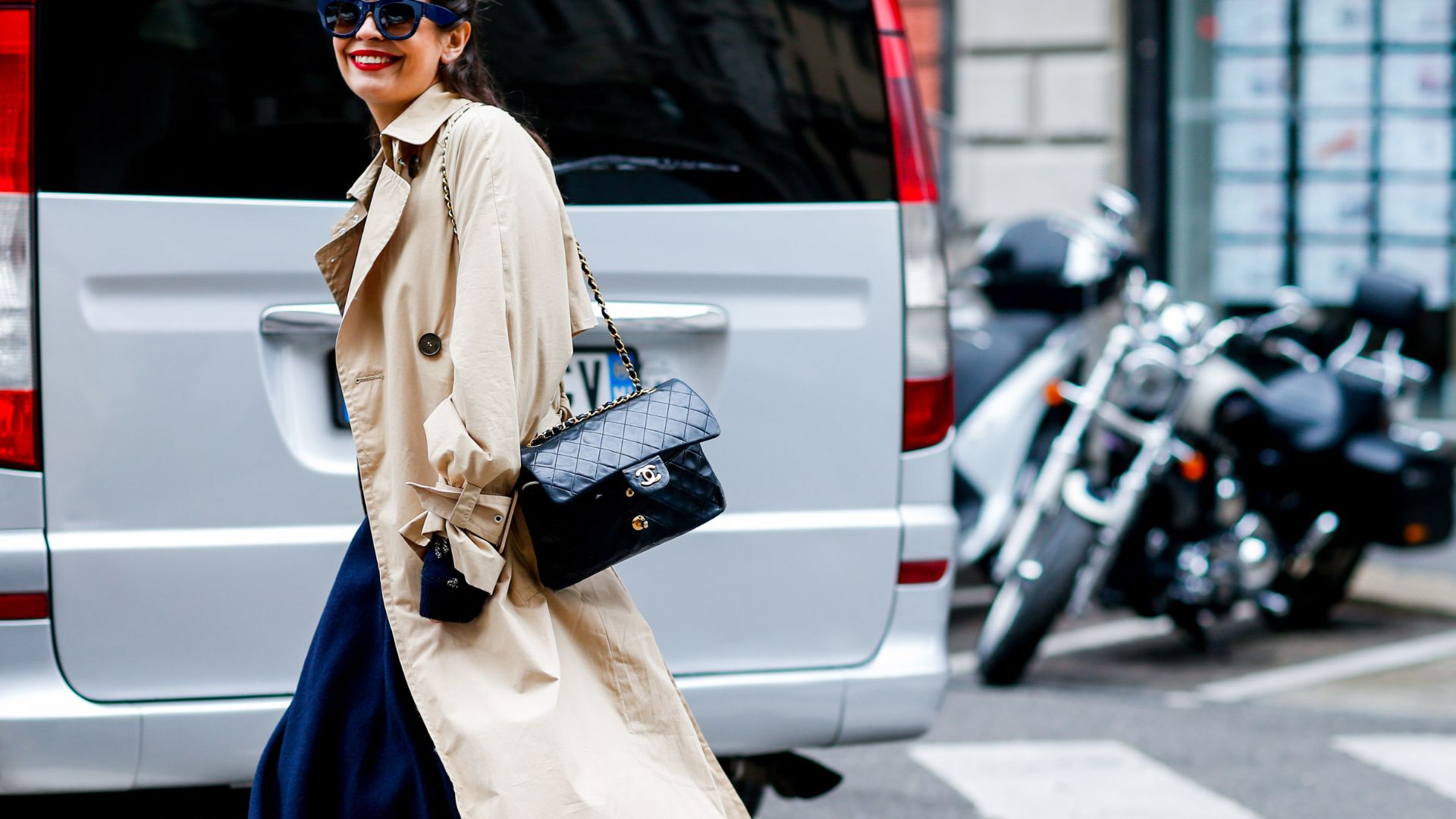 Ten trencz to idealna propozycja na wiosnę. Teraz kupisz go za niemal ...